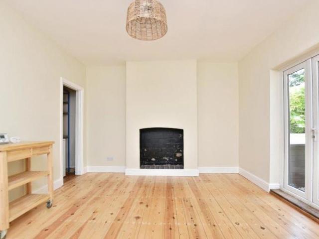 An immaculate two bedroom house to let in the ever popular area of Totterdown, offering two reception rooms, an open plan kitchen, modern bathroom, double bedrooms with built in storage, a garden, and convenient access to parks, city amenities, and transport links