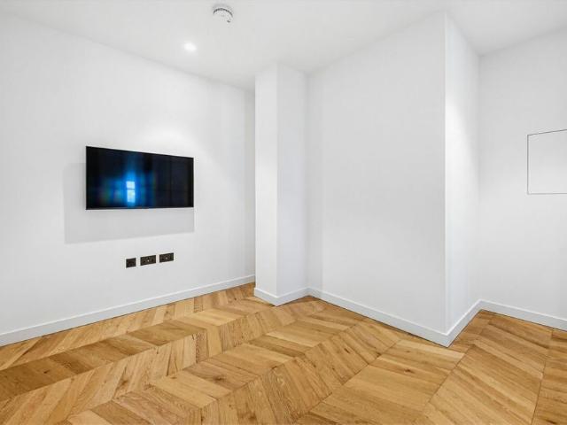 An immaculate 4 bedroom duplex apartment in Battersea Power Station, SW11