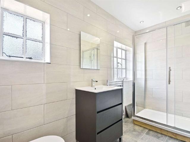 An immaculately presented detached family home set in the heart of the well renowned Moor Park Private Estate. Available 27th May and offered unfurnished