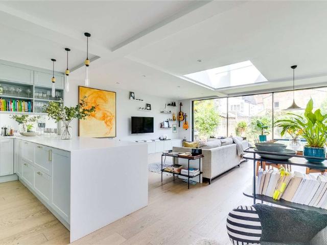 An immaculately presented three bedroom flat located on the Alphabet Streets