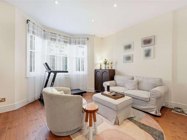 An impressive four bedroom family house with a south east facing garden