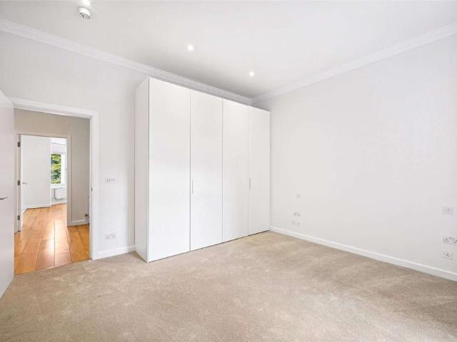 An impressive refurbished one bedroom apartment on the second floor of this period conversion in the heart of Knightsbridge