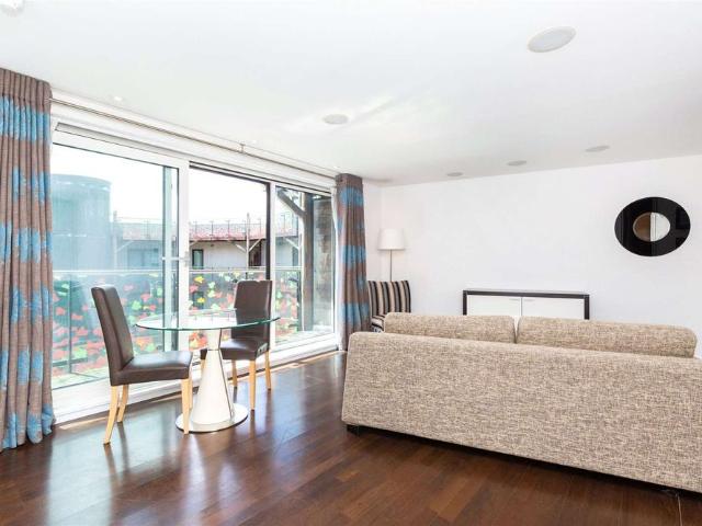 An impressive third floor one bedroom apartment