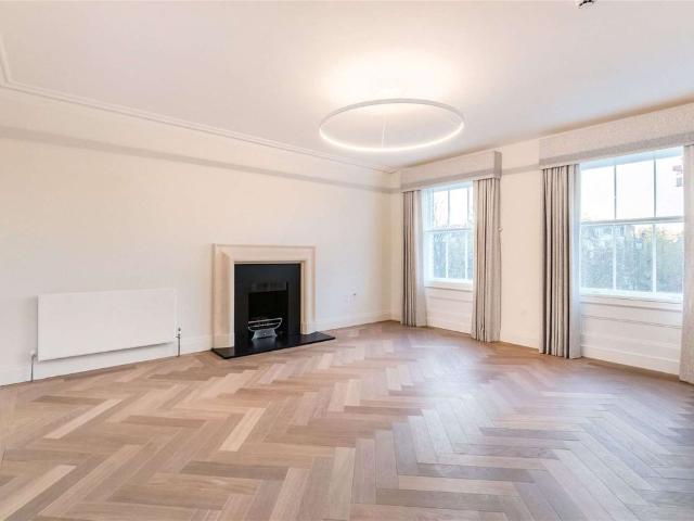 An impressive 2 bedroom and 2 bathroom brand newly refurbished 3rd and 4th floor duplex apartment