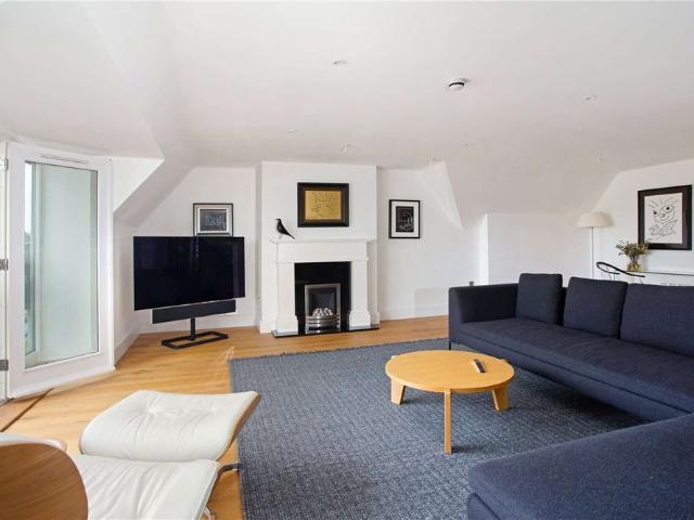 An opulent town house with stunning views of The River Hamble