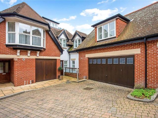 An opulent town house with stunning views of The River Hamble