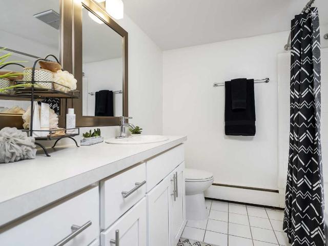 Ann Arbor Woods 2 Bedroom Apartment for Rent at 2167 Medford Rd, Ann Arbor, MI 48104