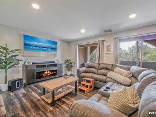 Ann St Apt N, Clifton, Condo For Sale