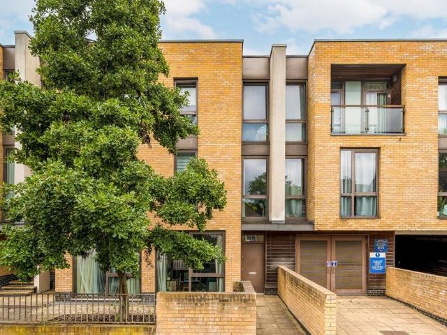 Annandale Road, Greenwich 2 bed flat to rent £2,200 pcm £508 pw
