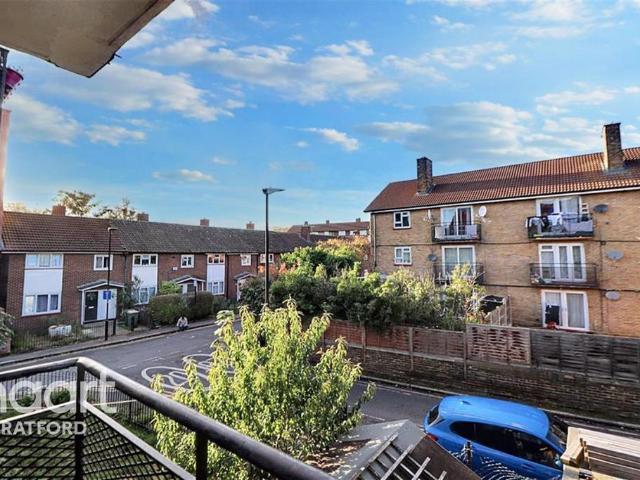 Anne Street Plaistow E13 2 bed flat to rent £1,800 pcm £415 pw