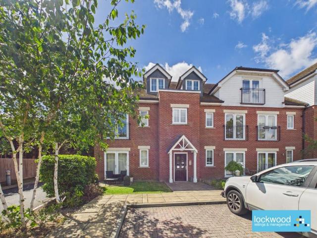 Annett Close, Shepperton 2 bed flat to rent £1,595 pcm £368 pw
