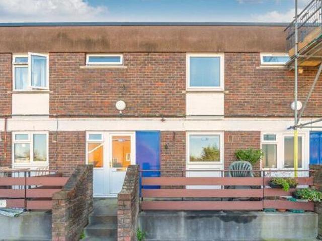 Annett Close, Shepperton, 3 Bedroom Maisonette