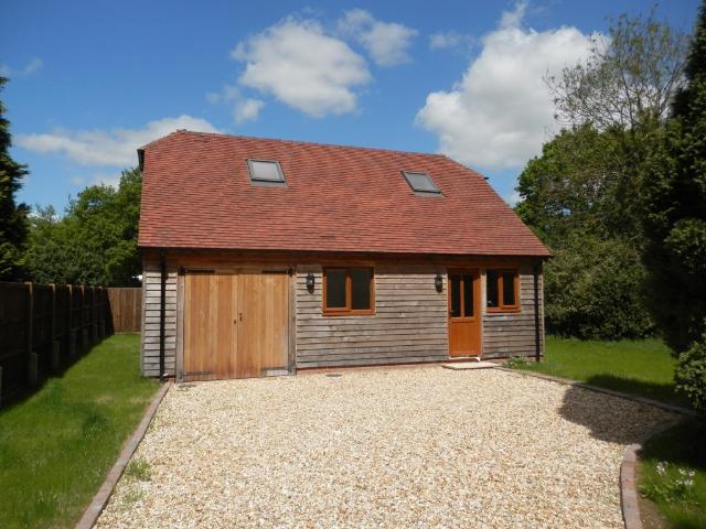 Annex, Binsbrook, Oakhanger GU35, 2 bed detached house to rent, £1,500 pcm | PrimeLocation