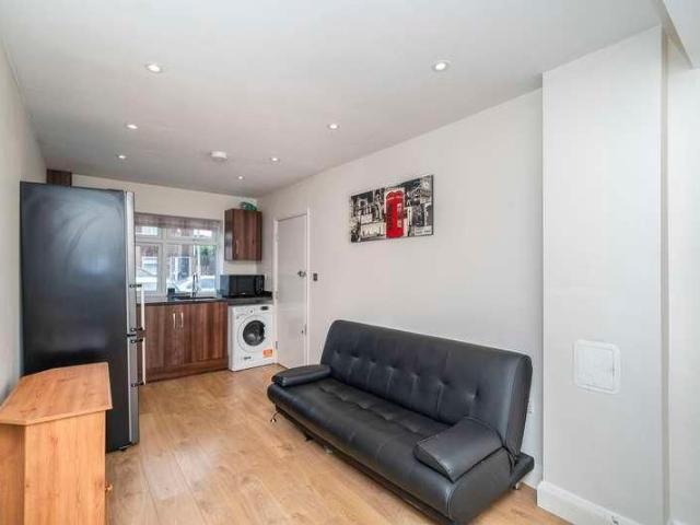 Annex, Primrose Gardens, Ruislip, HA4