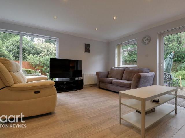 Annexe, Copper Beech Way, Leighton. 2 bed apartment to rent £1,550 pcm £358 pw