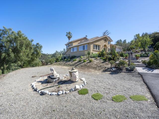 Anaheim Hills Custom Gated Home 2 Rooms