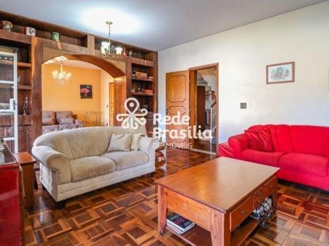 Analisa permuta por apto na SQN 104 bloco C ou H * SHIN QI 3 Casa com 2 pavimentos à venda, 5 qua
