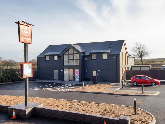 Anchor & Hope House, South Ash Road. 2 bed apartment to rent £1,750 pcm £404 pw