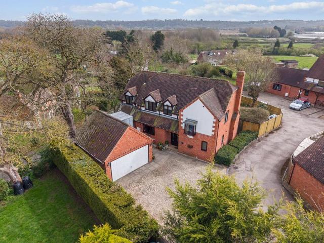Anchor Lane, Harvington, WR11 5 bed detached house to rent £2,350 pcm £542 pw