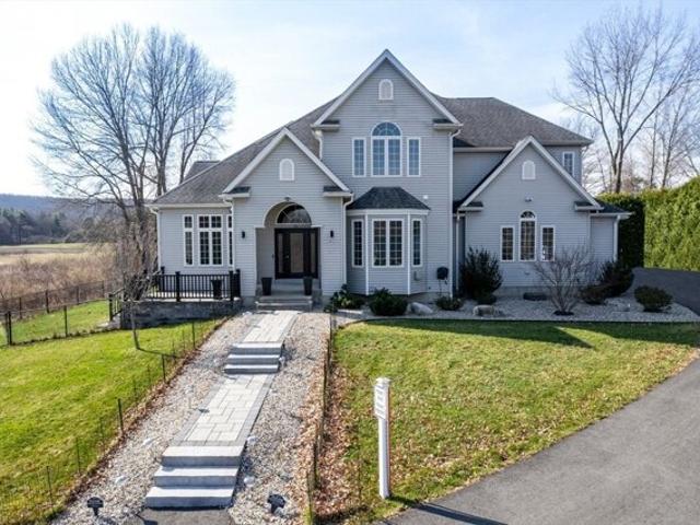And R Holly Cir, Easthampton, Home For Sale
