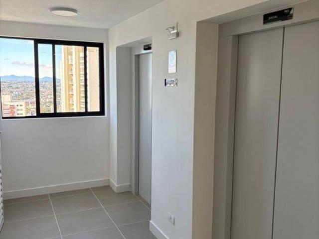 Andar alto e com vista livre no Portão a 500 metros do Shopping Palladium