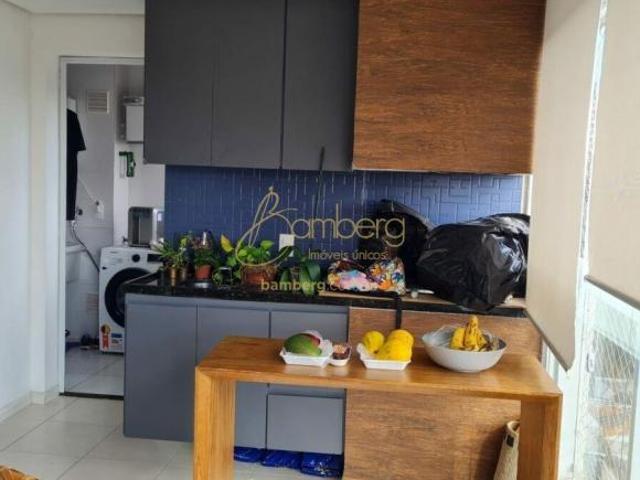 Andar alto, 3 quartos sendo 1 suíte, varanda com churrasqueira e 2 vagas
