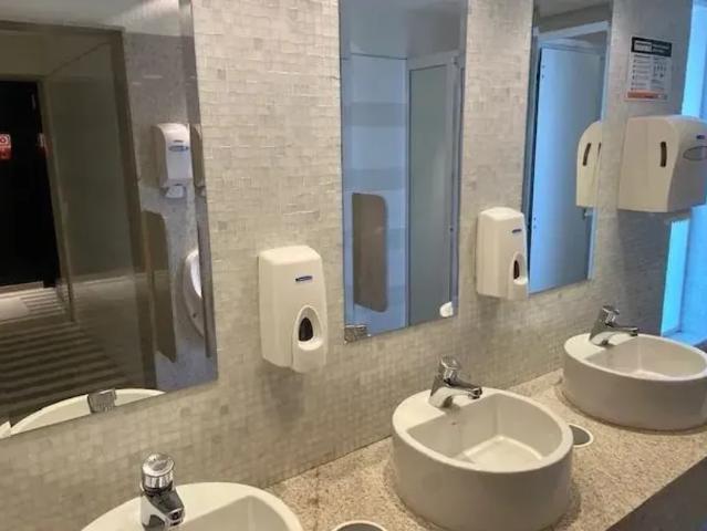 Andar com escritório e sala de reunião