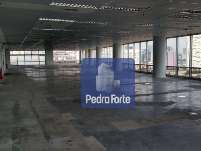 Andar corporativo em prédio com fácil acesso