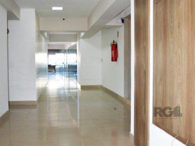 ANDAR INTEIRO NA GALERIA MALCOM 22º SALA COMERCIAL LINDA E REFORMADA