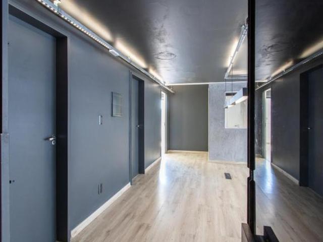 Andar inteiro com 214 m²