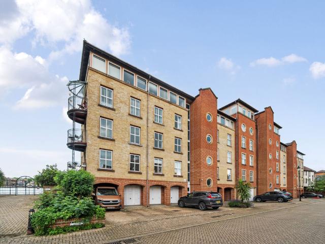 Andes Close, Southampton, Hampshire SO14, 2 bed flat to rent, £1,800 pcm | PrimeLocation