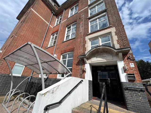 Andersons Road, Hampshire SO14 3 bed flat to rent £1,550 pcm £358 pw