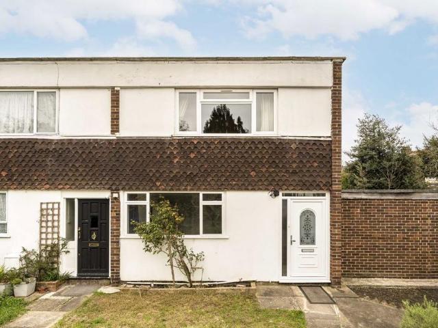 Anderton Close, London SE5 5 bed house to rent £3,500 pcm £808 pw