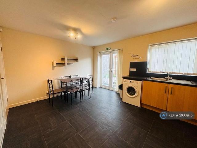 Anderton St, Wigan, WN2 4 bed terraced house to rent £1,275 pcm £294 pw