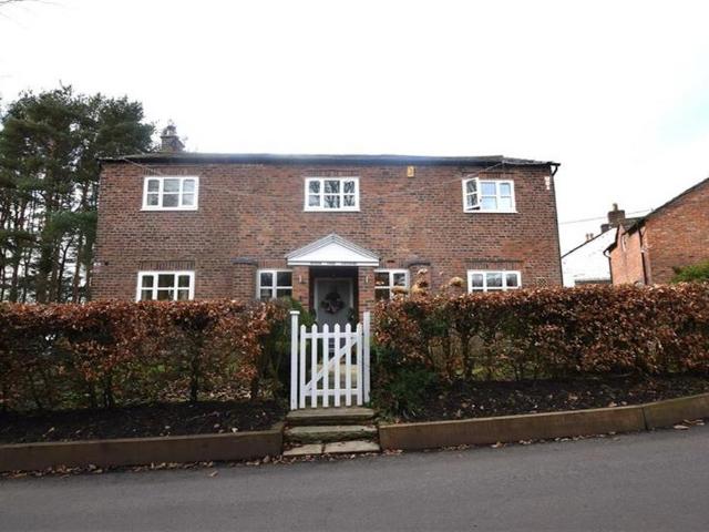Andertons Lane, Henbury, Macclesfield 3 bed detached house to rent £3,500 pcm £808 pw