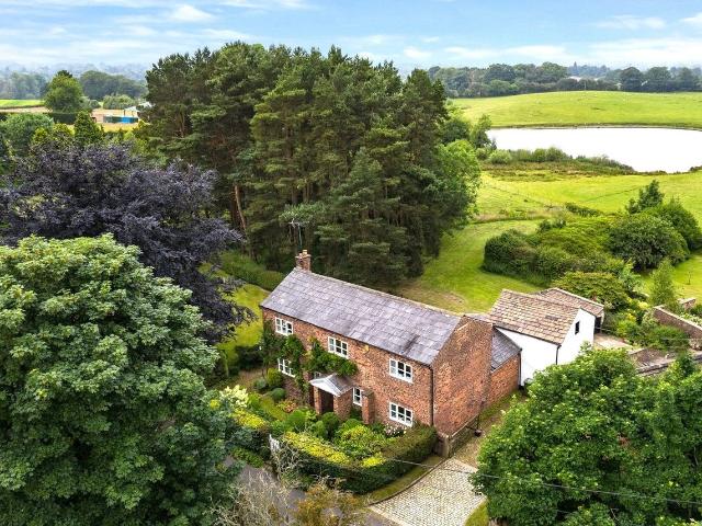 Andertons Lane, Henbury, Macclesfield, Cheshire SK10, 3 bed link detached house to rent, £3,500 pcm | PrimeLocation