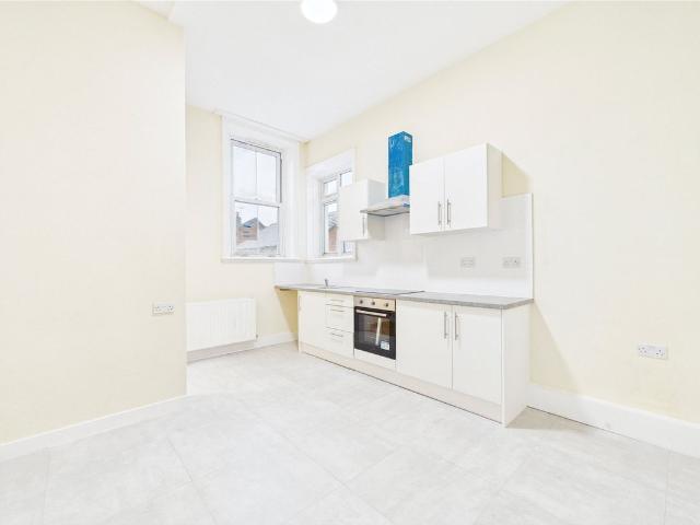 Andover Road, Newbury, Berkshire RG14, 2 bed flat to rent, £1,250 pcm | PrimeLocation