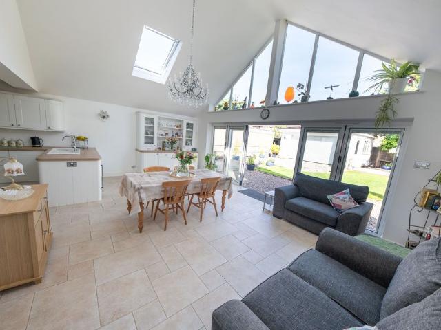 Andrew Crescent, Waterlooville PO7, 4 bed detached bungalow to rent, £2,400 pcm | PrimeLocation