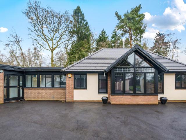 Andrew Grant are proud to present this unique one bedroom annexe located in Iverley, Kidderminster. To Let £950pcm