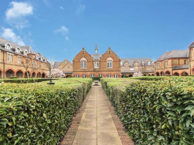 Andrew Reed Court, Watford WD24 3 bed apartment to rent £1,895 pcm £437 pw