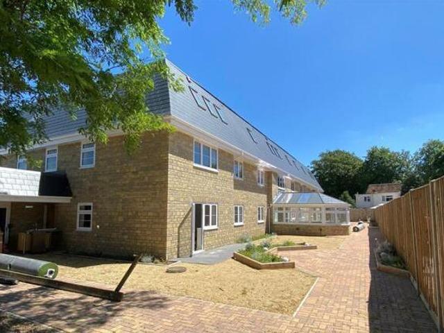 Andrews Court, Lyneham, 2 Bedroom Apartment