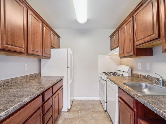 Andrews Ridge Apartments 2 Bedroom Apartment for Rent at 5635 Regency Park Ct, Suitland, MD 20746 Suitland Silver Hill