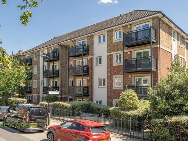 Anerley Park, London, SE20 1 bed apartment to rent £1,600 pcm £369 pw