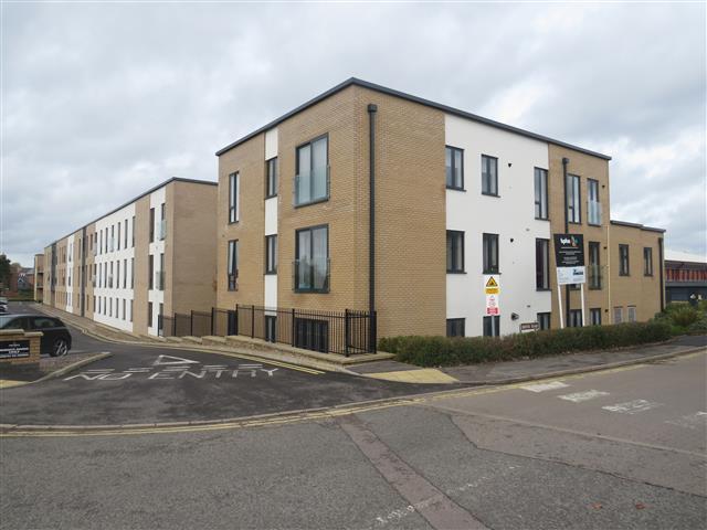 Angus Court, Thame, OX9 2 bed apartment to rent £1,450 pcm £335 pw