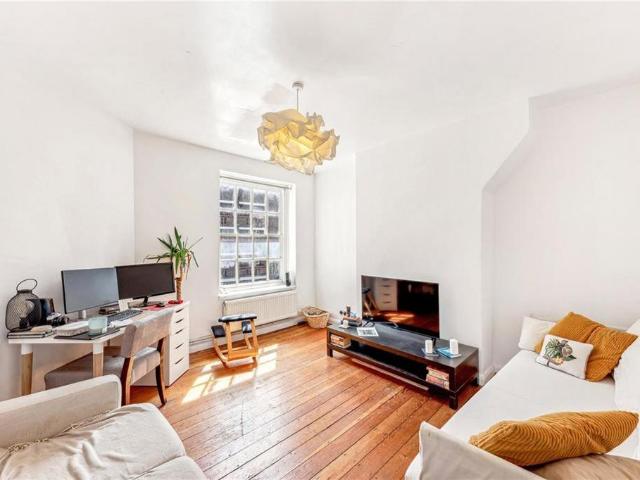 Angus House, London SW2 2 bed flat to rent £2,200 pcm £508 pw