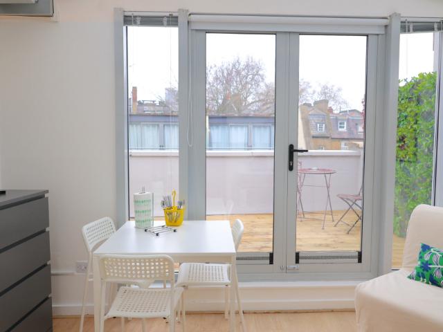 Angel Top Floor Double Studio