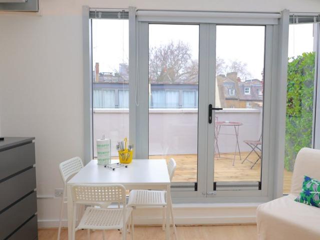 Angel Top Floor Double Studio