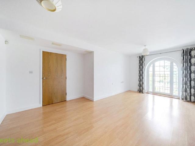 Angel Court, 111 Addiscombe Road. 2 bed apartment to rent £1,850 pcm £427 pw
