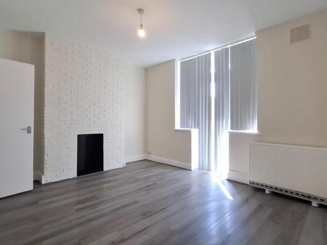 Angel Close, London N18 2 bed flat to rent £1,625 pcm £375 pw