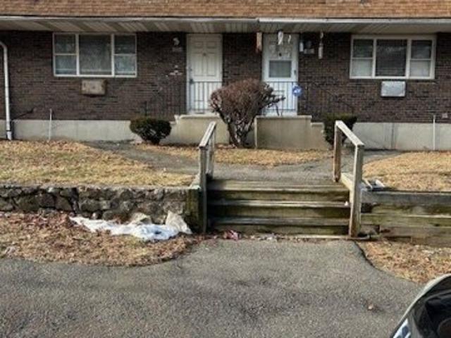Angel Dr Apt C, Waterbury, Home For Sale